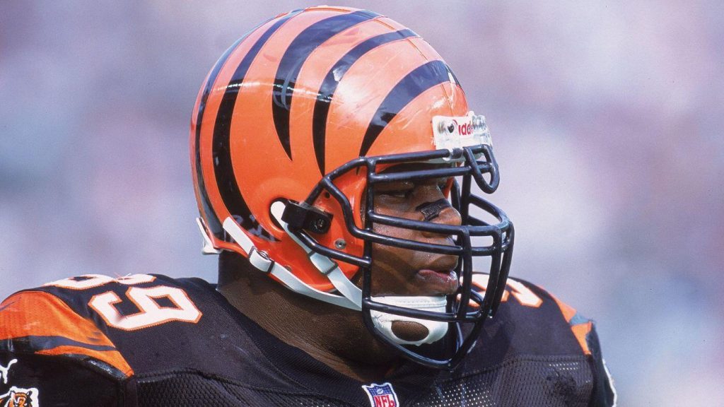 Former NFL Star and Beloved Coach Oliver Gibson Dies at 53, Leaving ...