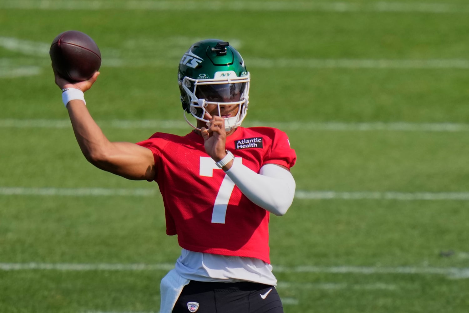 Justin Fields Avoids Serious Toe Injury, But Jets Face Setback as ...