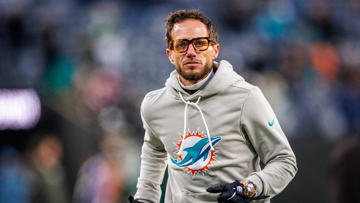 Mike McDaniel Hired as Chargers Offensive Coordinator to Transform Team ...