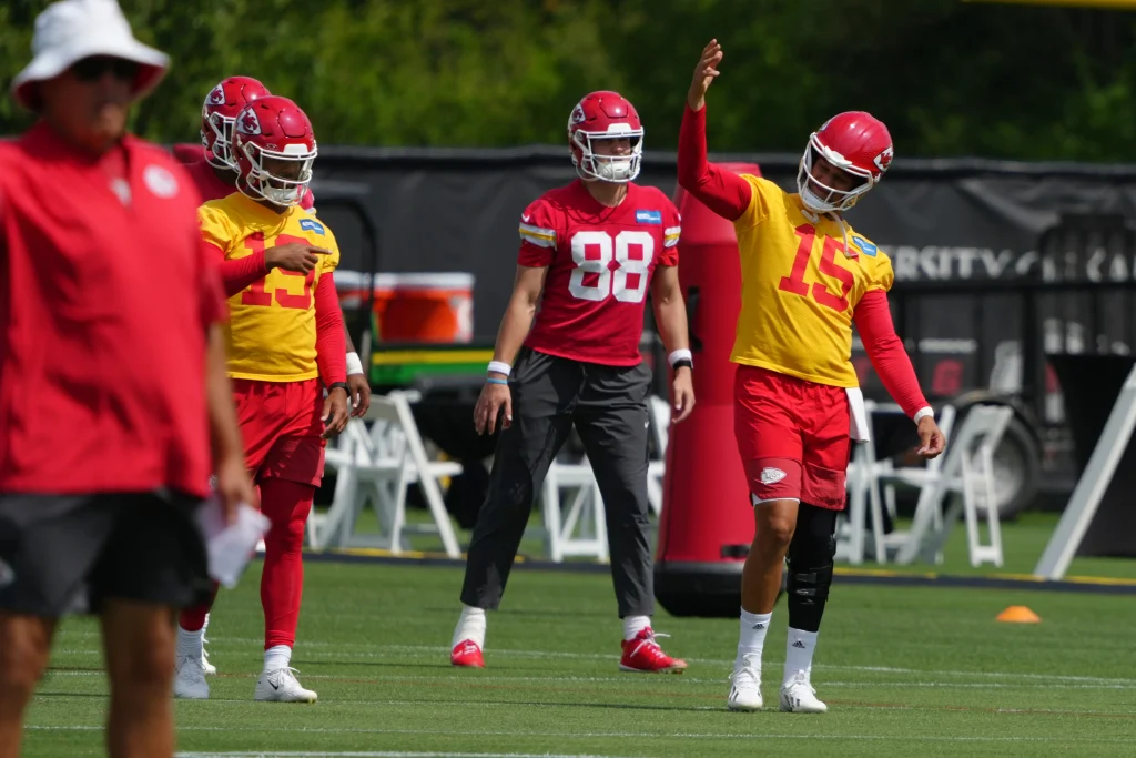 Chiefs Lock In Patrick Mahomes With Record-Breaking $504 Million ...
